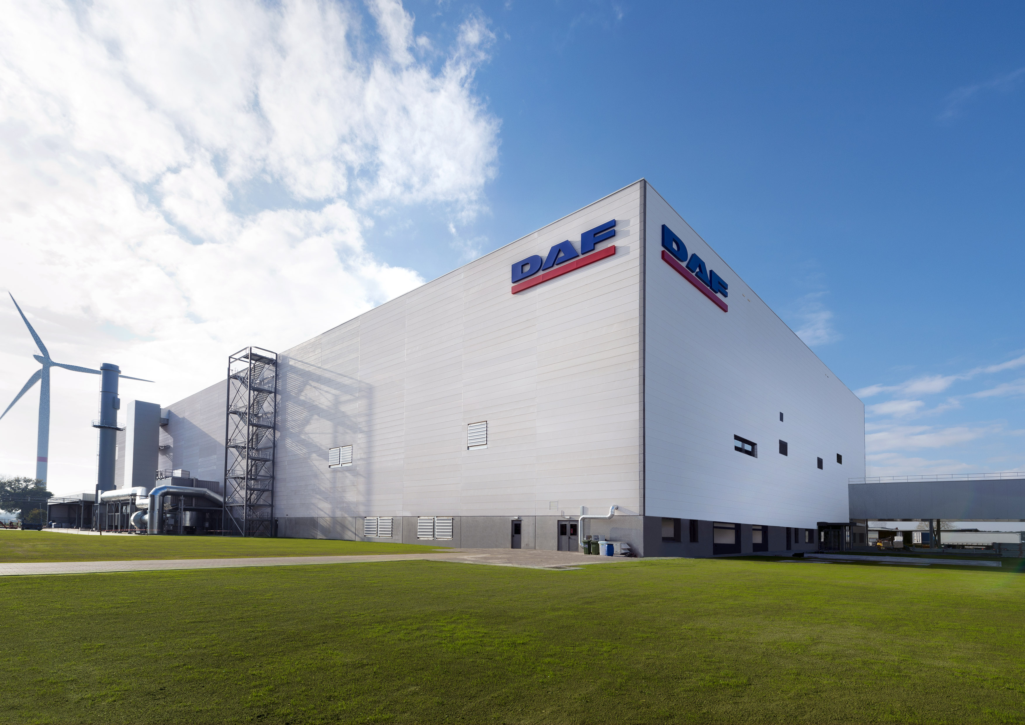 DAF opent nieuwe state of the art cabinelakstraat in Westerlo - DAF ...